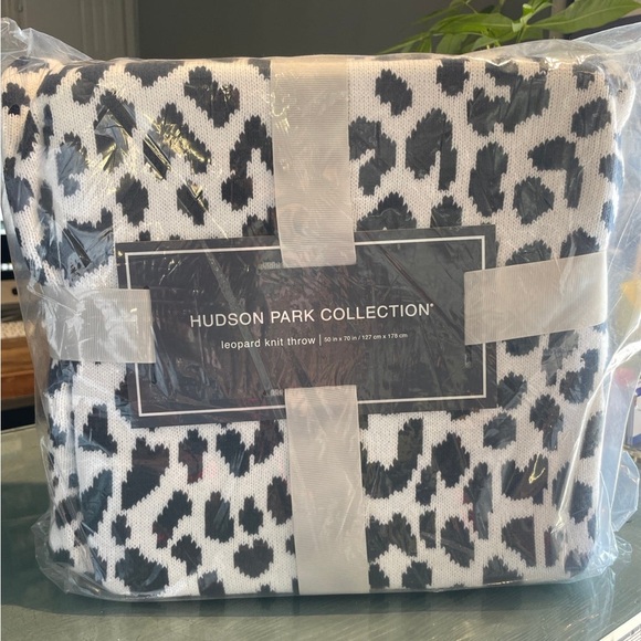 hudson park collection | Bedding | Greek Key Knit Throw | Poshmark
